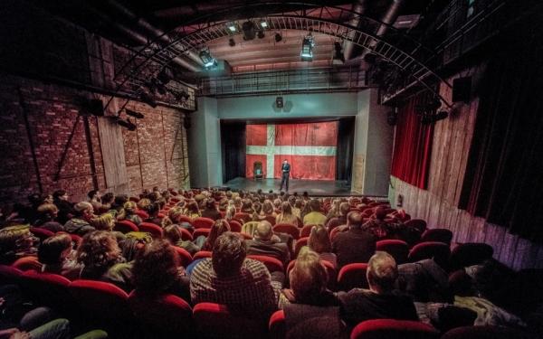 Hamlet im Pfefferberg Theater Berlin: 12 € sparen bei Theaterkarten