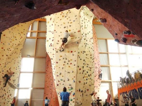 Kletterhalle Magic Mountain Berlin: bis 50 € sparen bei Kletterkurs