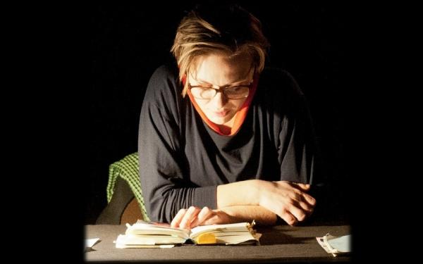 Pol Pots Lächeln im Theaterdiscounter Berlin: bei Ticket 13 € sparen